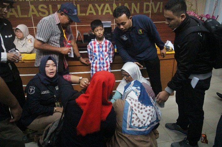 Foto: Keluarga Korban Lion Air JT 610 di RS Polri, Memberikan Contoh ...