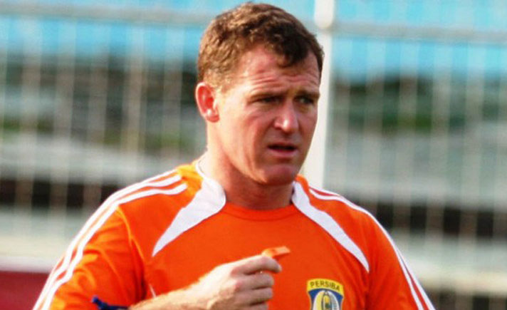 Manajemen Persipura Dekati Pelatih Peter Butler | Tagar