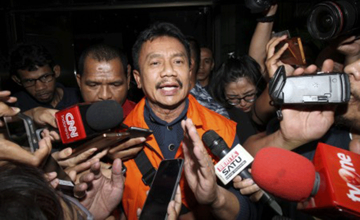 Bupati Nyono Resmi Kenakan Rompi Tahanan KPK | Tagar