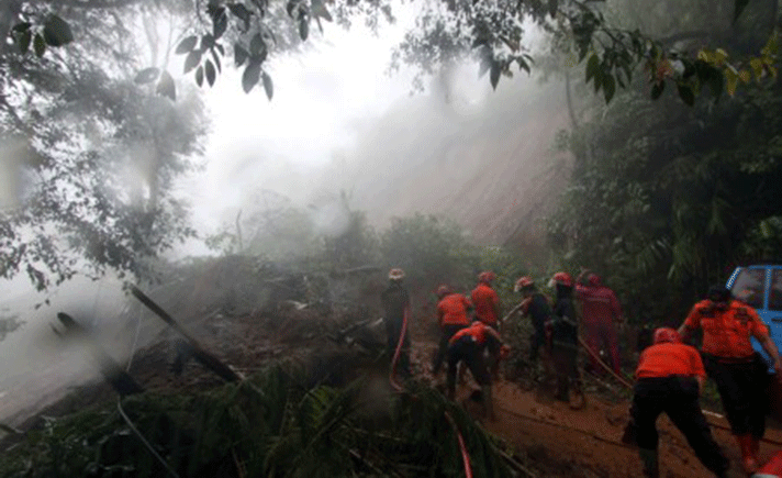Empat Korban Longsor Puncak Masih Tertimbun | Tagar