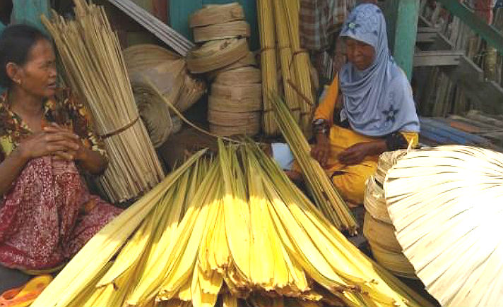 Kehidupan Pengrajin Tanggui yang Semakin Menepi dan Sepi.. | Tagar