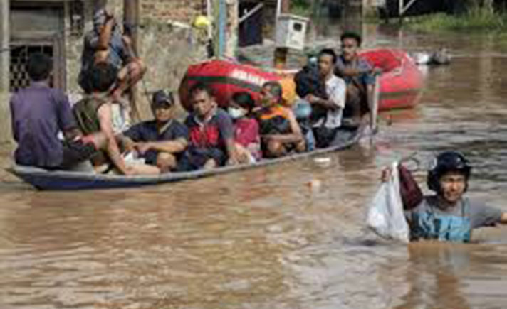 Sungai Batang Kuantan Meluap, Ratusan Rumah Warga Terendam Banjir | Tagar