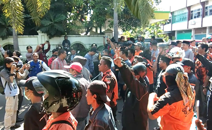 News Video: Massa DIAmi VS Massa Appi-Cicu Nyaris Berduel | Tagar