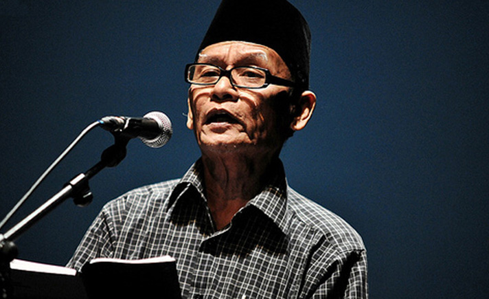 Zawawi Imron: Ibu, Guru Pertama Kita Sejak Kecil | Tagar