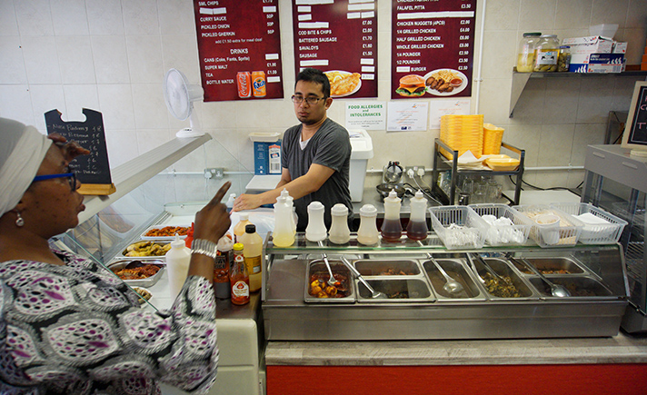 Raup Rp 5 Juta per Bulan, Begini Suasana Warung Makan Indonesia di ...