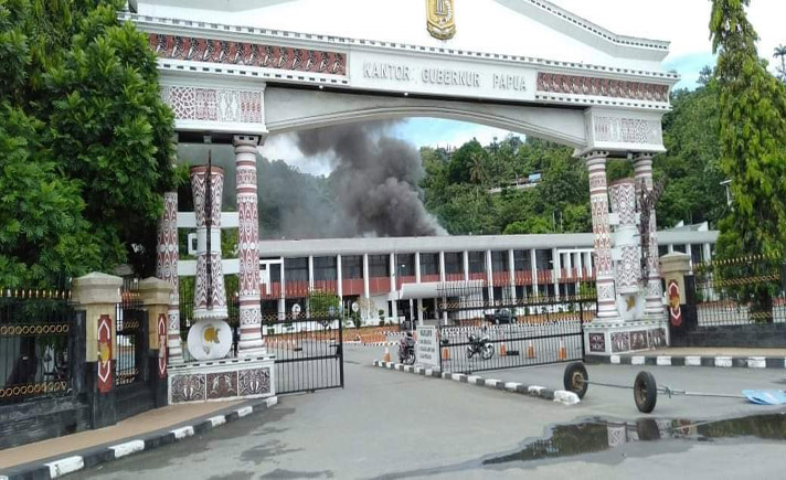 Massa Kuasai Kantor Gubernur Papua | Tagar Massa Kuasai Kantor Gubernur Papua | Tagar