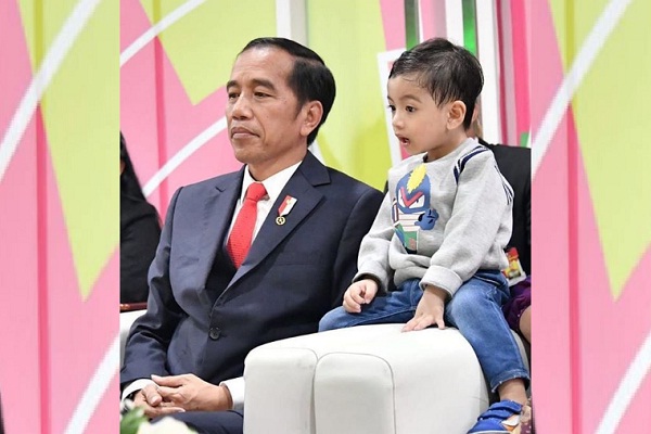 Jan Ethes Diusik, Ini Momen Kebersamaan dengan Jokowi | Tagar Jan Ethes Diusik, Ini Momen Kebersamaan dengan Jokowi | Tagar