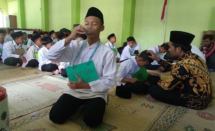 Hari Pertama MOS, Siswa di Kulon Progo Dirukiah Massal | Tagar