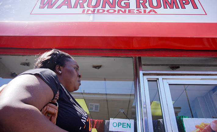 Raup Rp 5 Juta per Bulan, Begini Suasana Warung Makan Indonesia di ...