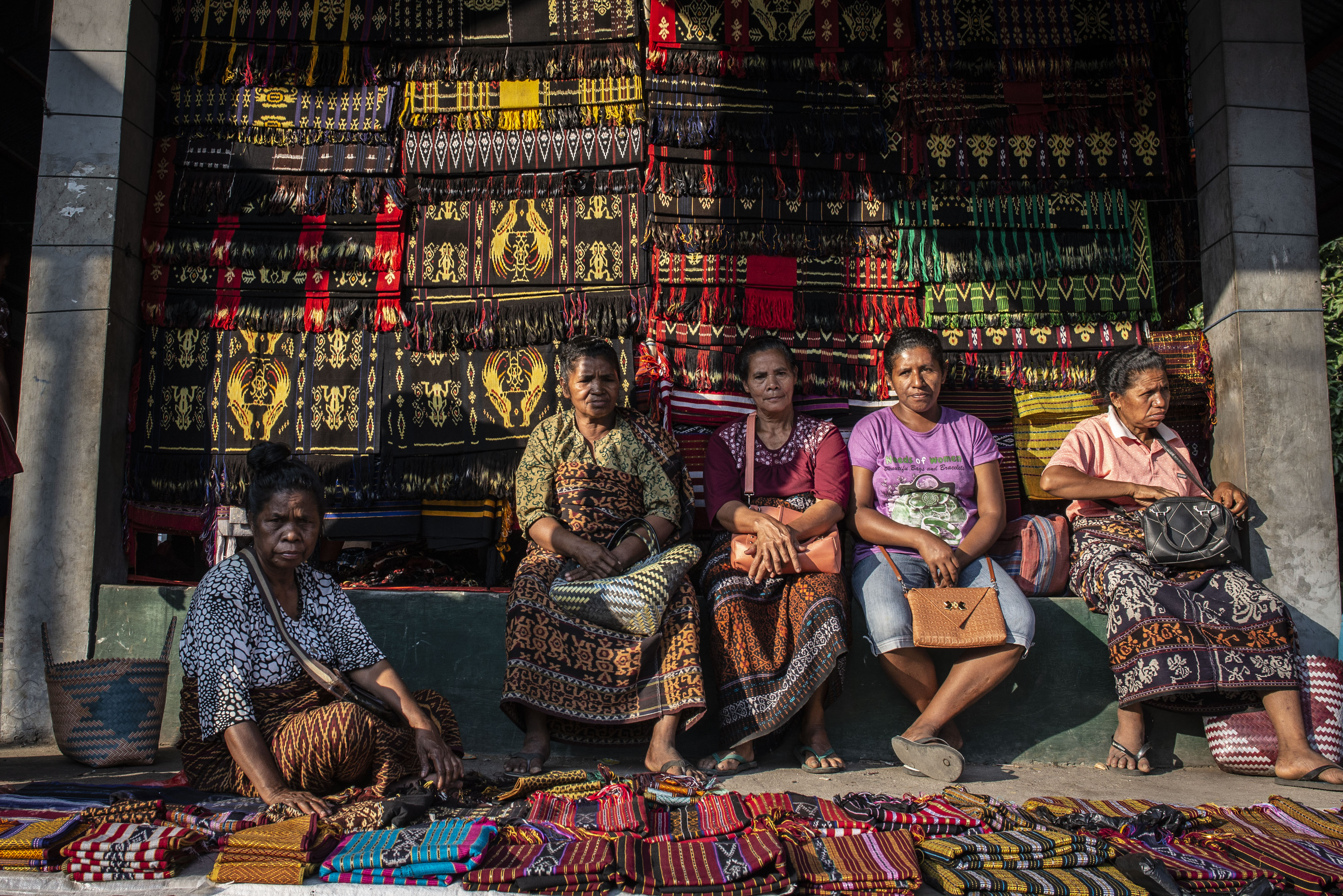 Foto: Tenun Ikat Pasar Alok | Tagar