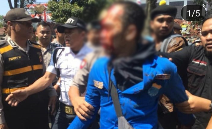 Unjuk Rasa Bandung Darurat Korupsi Berakhir Ricuh | Tagar Unjuk Rasa Bandung Darurat Korupsi Berakhir Ricuh | Tagar