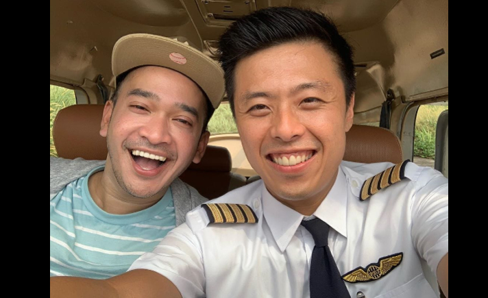 Foto: Deretan Artis Bareng YouTuber Vincent Raditya | Tagar Foto: Deretan Artis Bareng YouTuber Vincent Raditya | Tagar