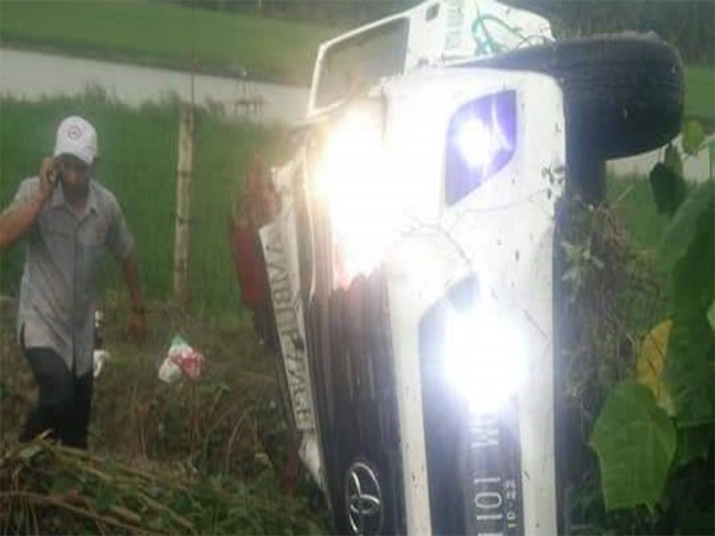 Ambulans RS Vita Insani Siantar Terbalik di Jalur Tol | Tagar