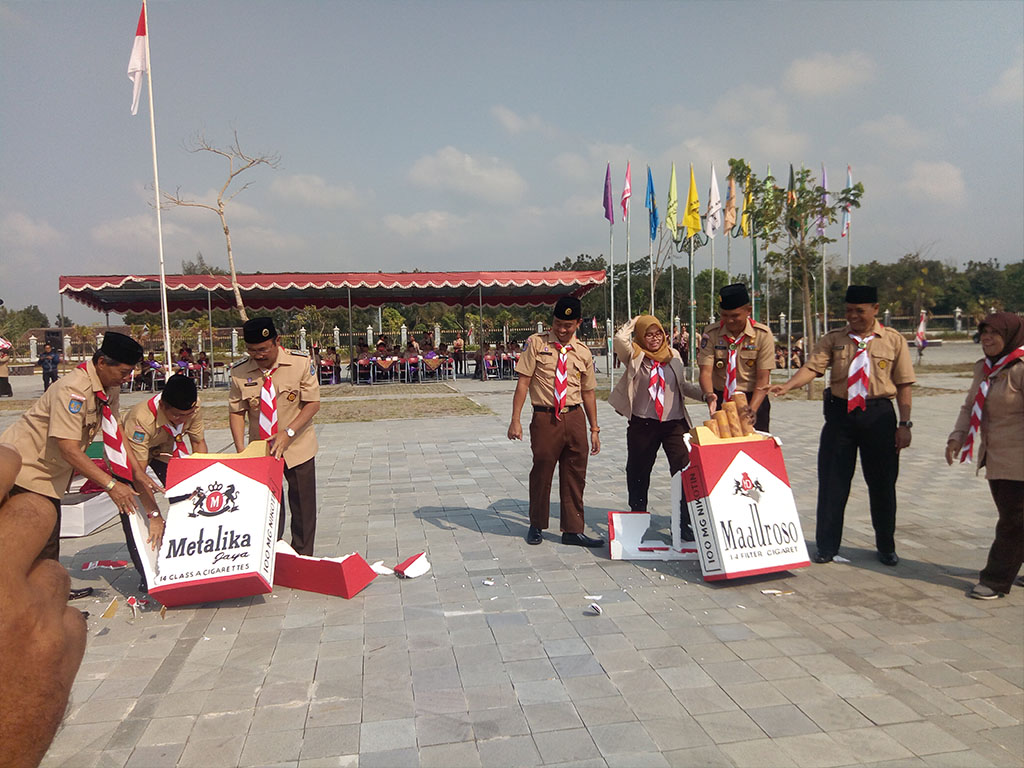 Rokok Raksasa Dimusnahkan di Kulon Progo | Tagar