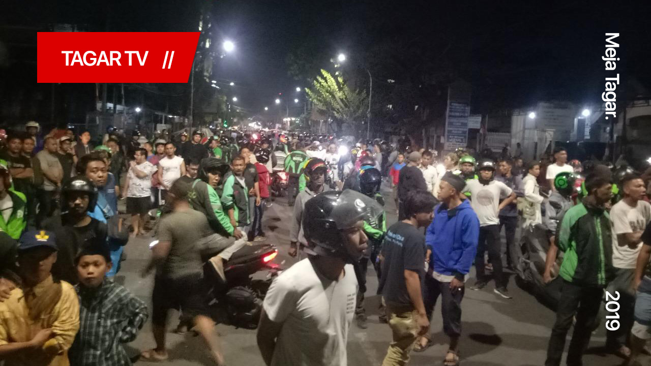 Bentrok! Massa di Makassar dan Mahasiswa Papua | Tagar Bentrok! Massa di Makassar dan Mahasiswa Papua | Tagar