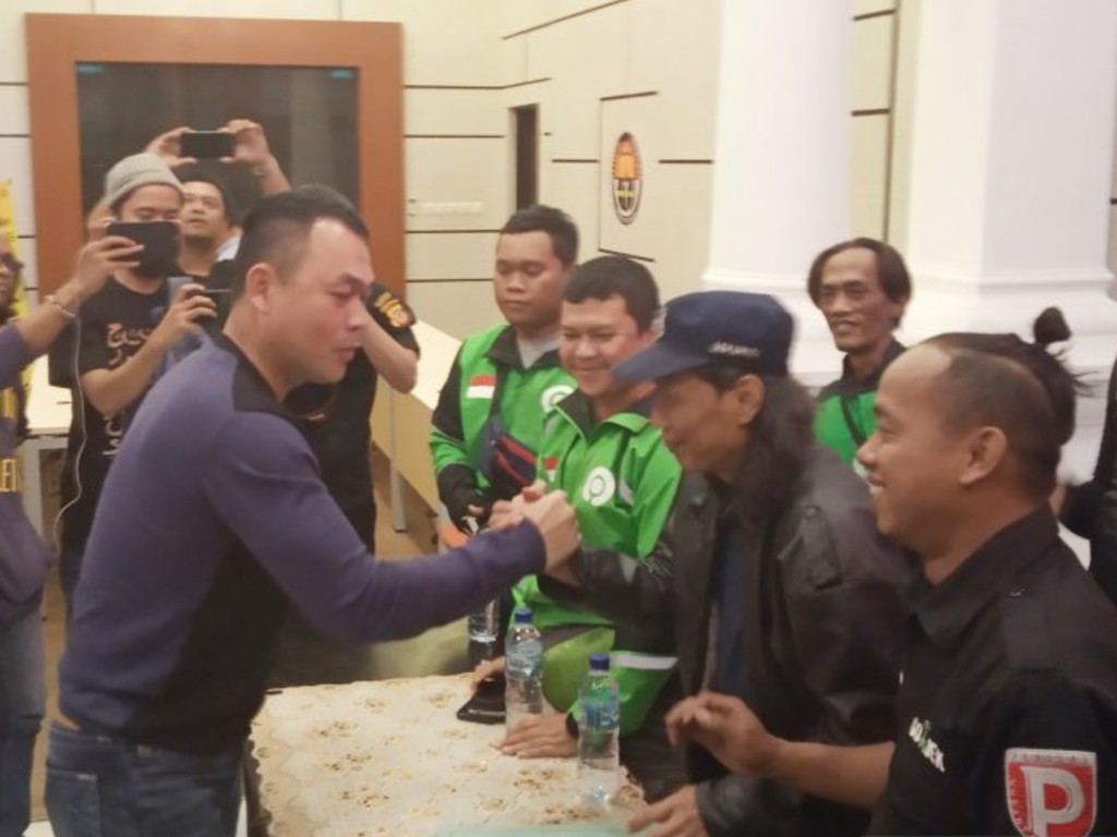 Viral Polisi Tendang Ojol, Kapolresta Bogor Minta Maaf | Tagar