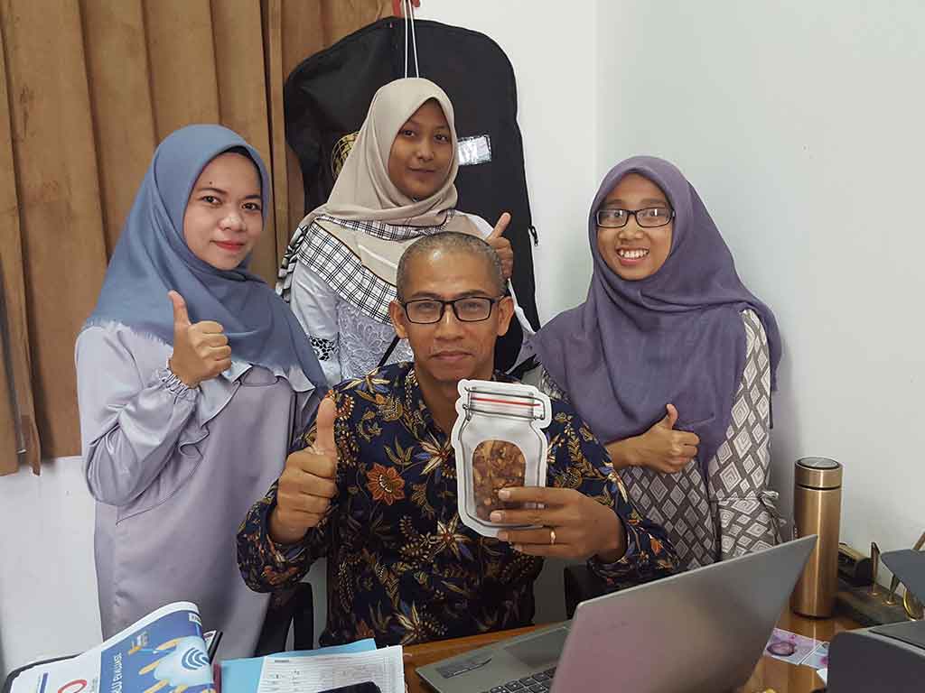 Renyahnya Keripik Rebung Buatan Mahasiswi Padang | Tagar