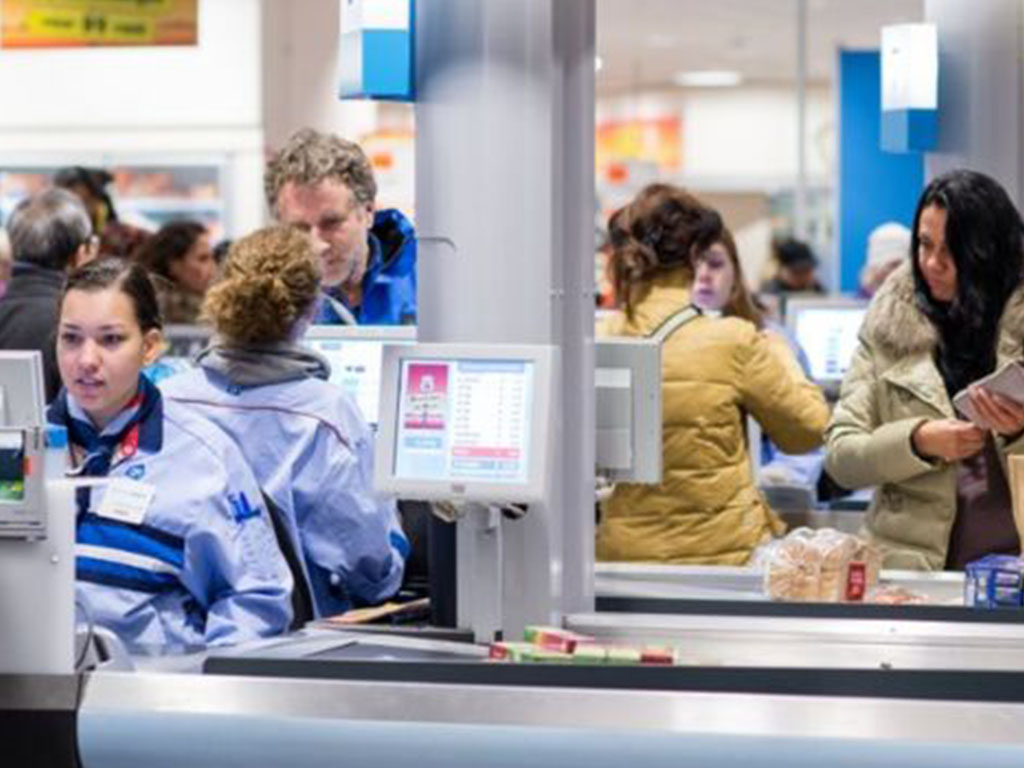 Pasar Swalayan Minta Foto Karyawan Berpakaian Dalam | Tagar