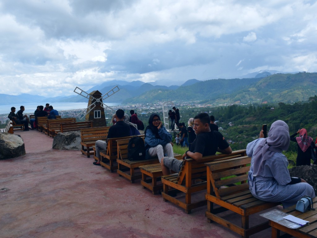 Foto Buntul Rintis Punya Lanskap Danau Mengagumkan | Tagar