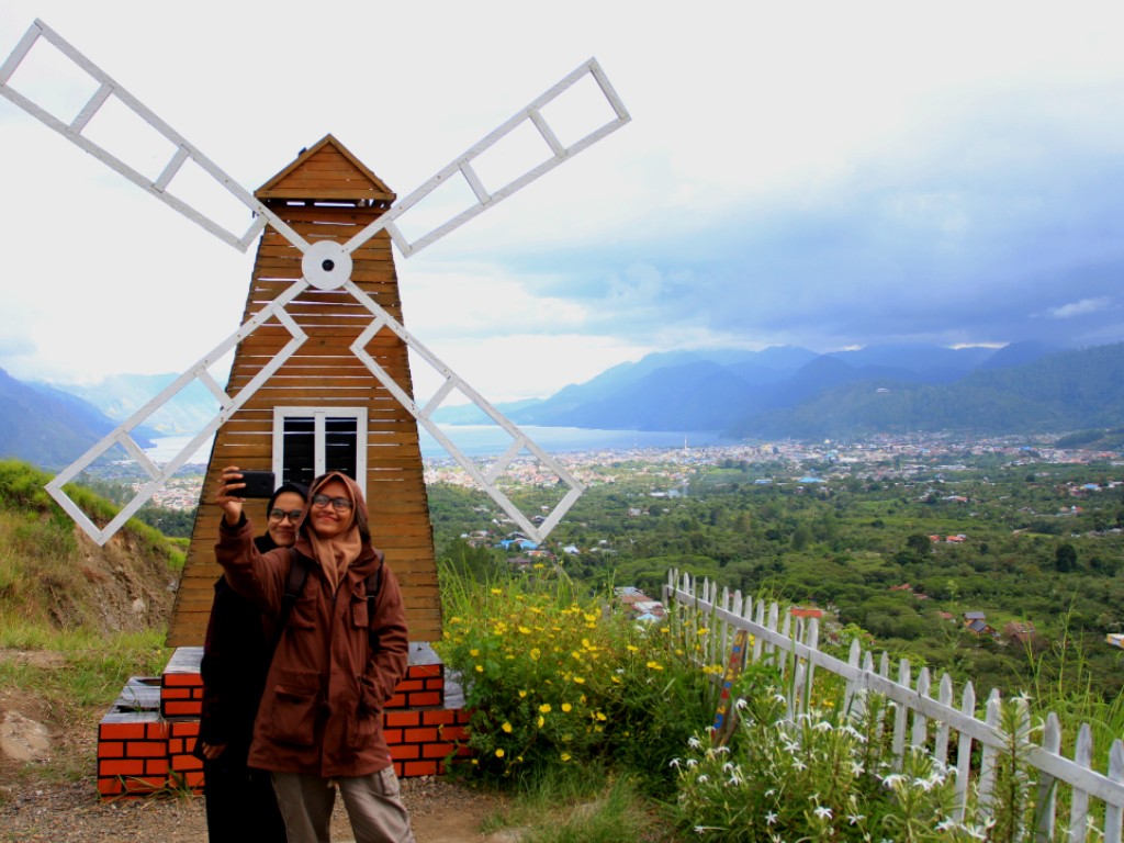 Foto Buntul Rintis Punya Lanskap Danau Mengagumkan | Tagar