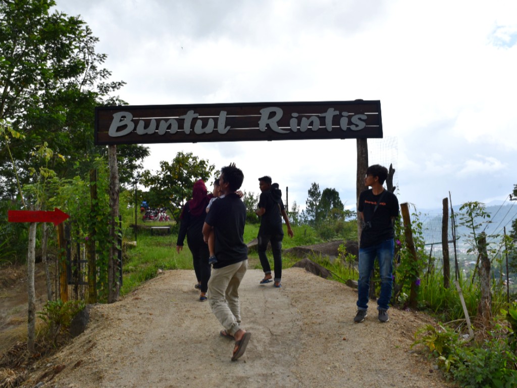 Foto Buntul Rintis Punya Lanskap Danau Mengagumkan | Tagar