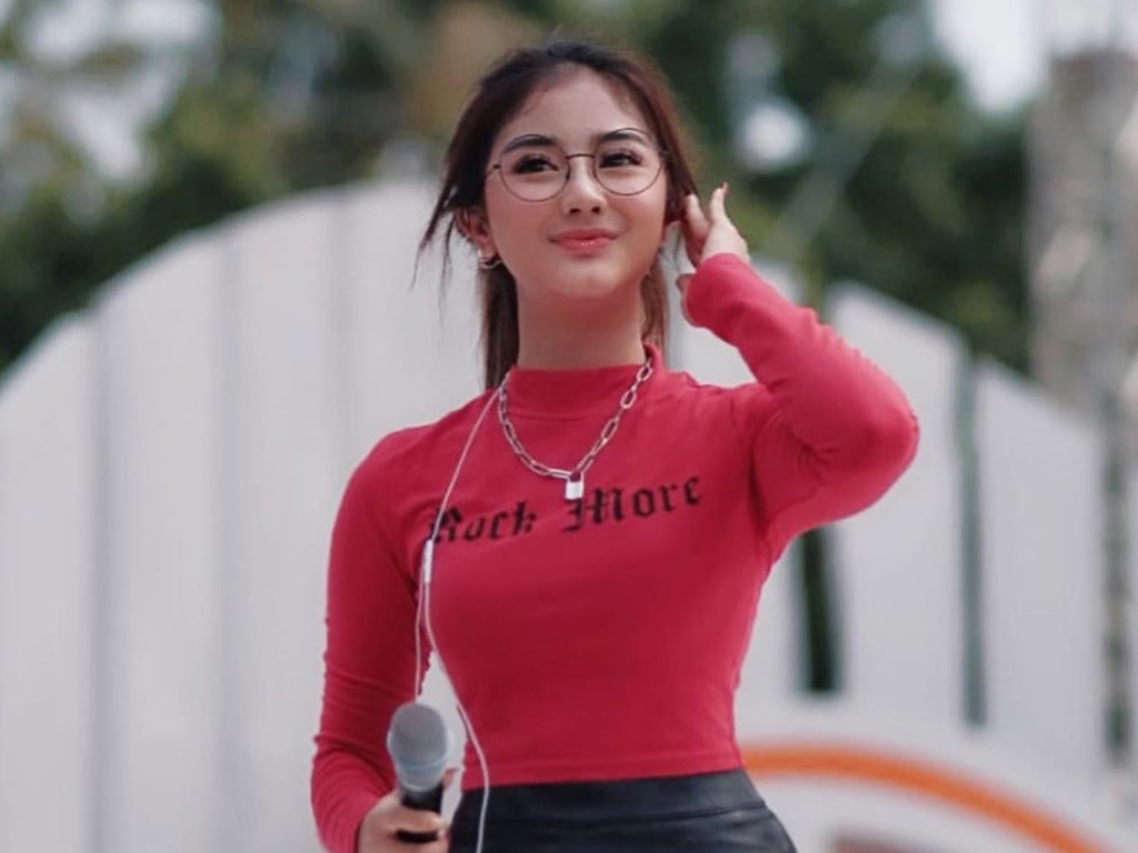 Ghea Youbi Pamer Kemesraan dengan Pacar Baru | Tagar