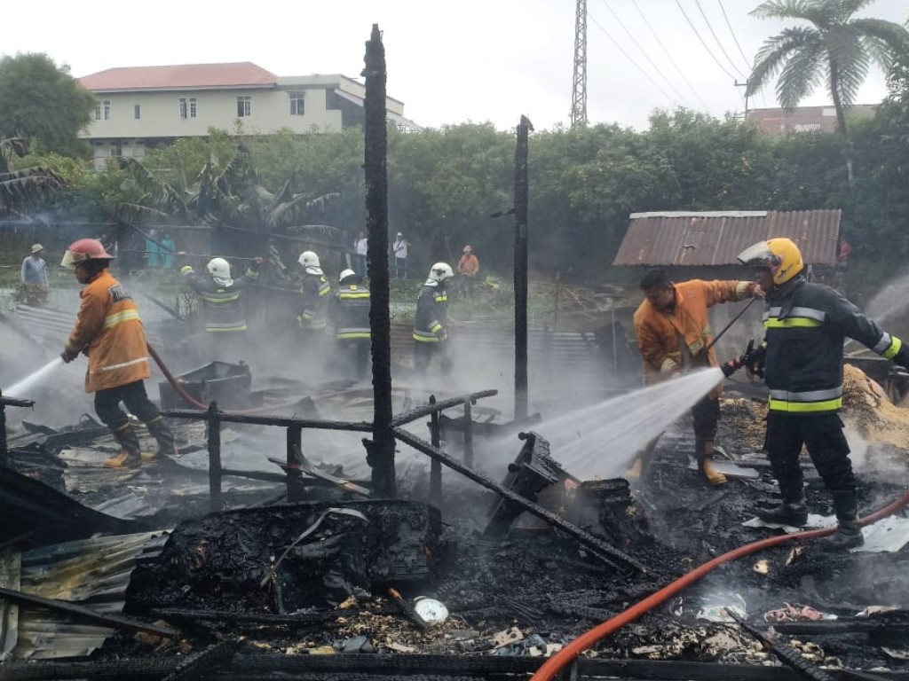 Rumah Staf Nagari di Tanah Datar Ludes Terbakar | Tagar Rumah Staf Nagari di Tanah Datar Ludes Terbakar | Tagar