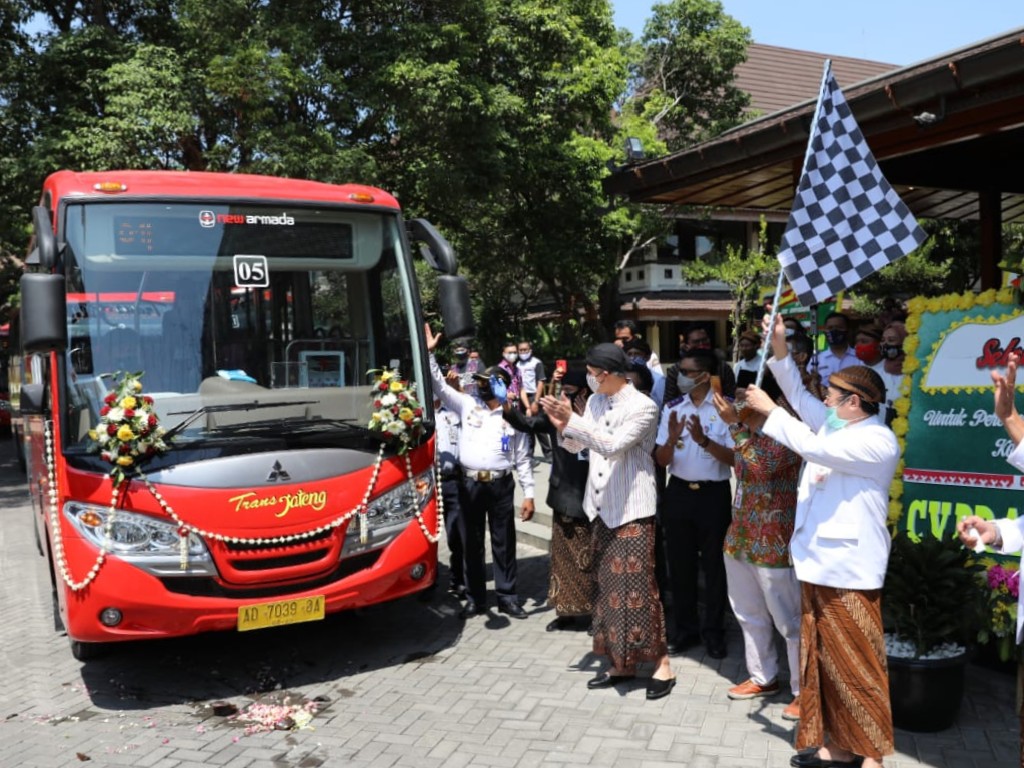 Ganjar Luncurkan Bus Trans Jateng Solo - Sragen | Tagar Ganjar Luncurkan Bus Trans Jateng Solo - Sragen | Tagar