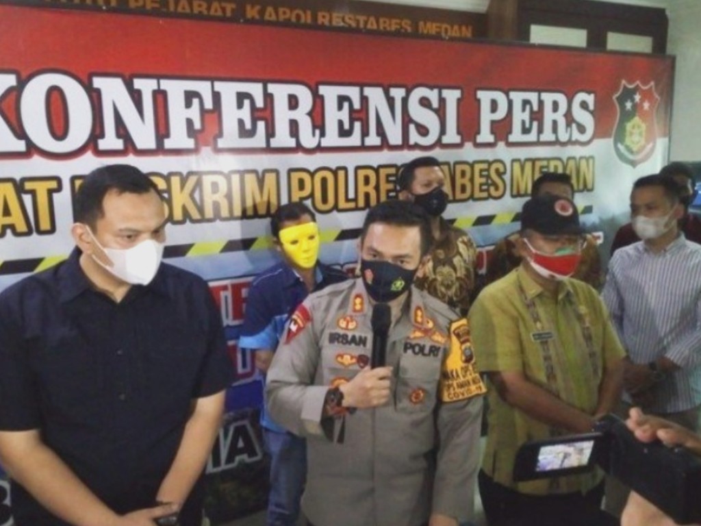 Didesak Usut Pesta Kolam Renang, Ketua Bawaslu Medan Tertawa | Tagar Didesak Usut Pesta Kolam Renang, Ketua Bawaslu Medan Tertawa | Tagar