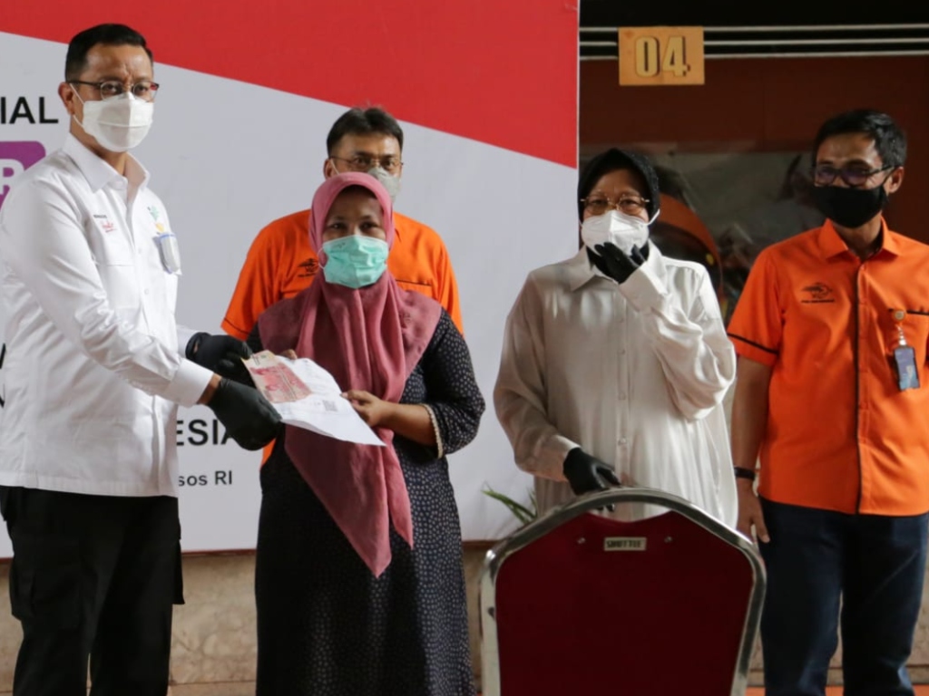 Mensos Saksikan Pencairan BST dan Rilis BSB di Surabaya | Tagar