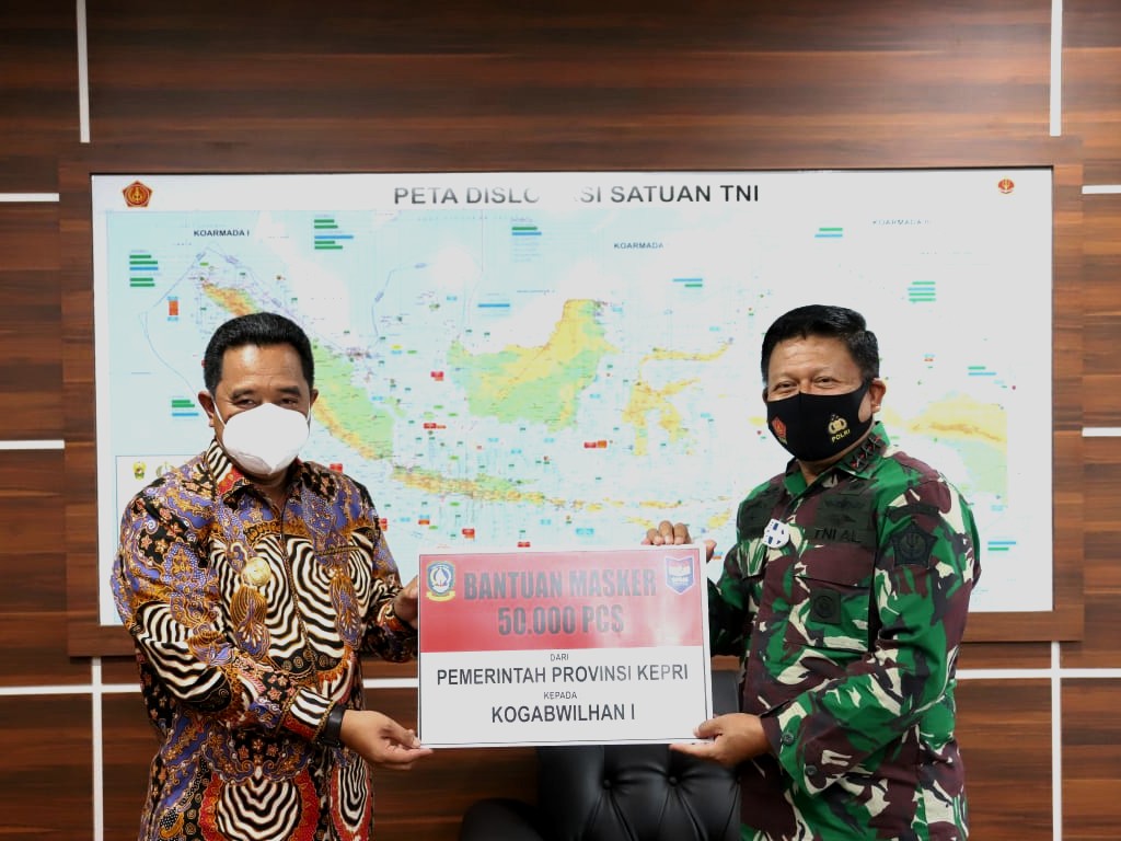Pjs Gubernur Kepri Beri 50.000 Masker ke Pangkogabwilhan I | Tagar Pjs Gubernur Kepri Beri 50.000 Masker ke Pangkogabwilhan I | Tagar