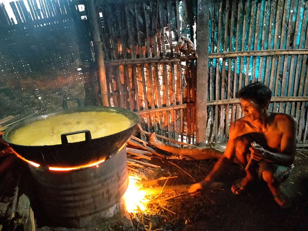Tetes Air Nira dan Keringat Pembuat Gula Merah di Cilacap | Tagar Tetes Air Nira dan Keringat Pembuat Gula Merah di Cilacap | Tagar