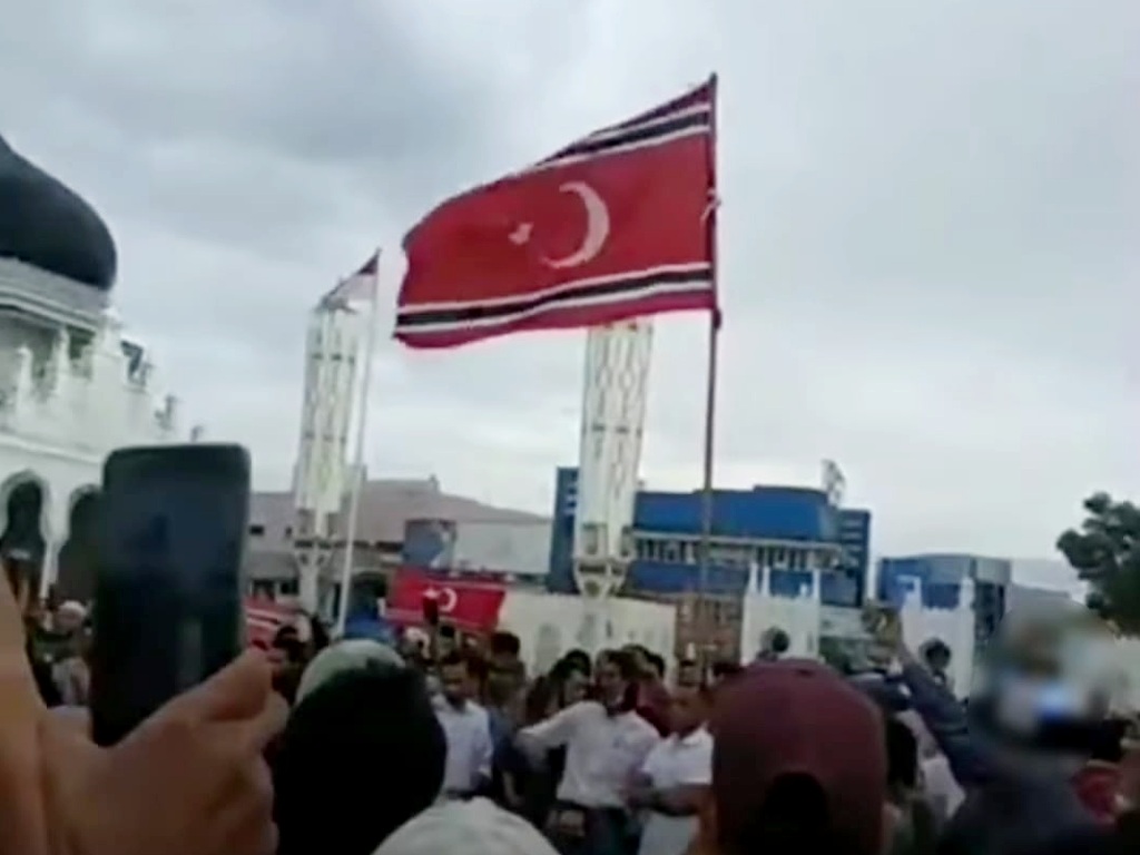 Milad GAM, Bendera Bulan Bintang Berkibar di Masjid Raya | Tagar