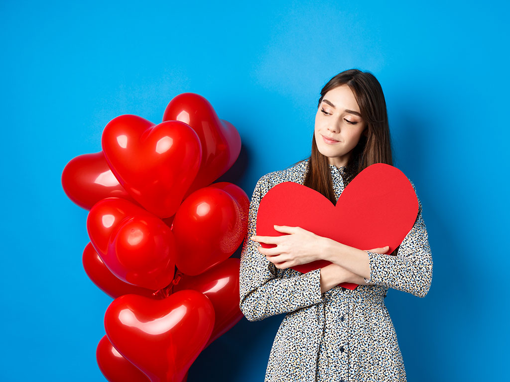 5 Cara Ungkapkan Perasaan Cinta Tanpa Berbicara | Tagar