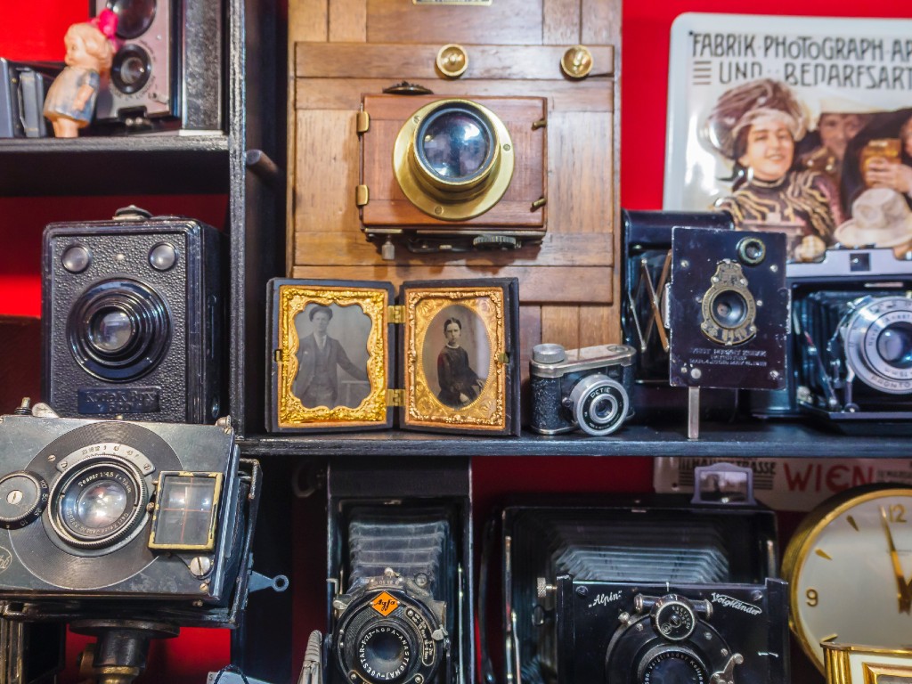 Ingin Harga Tetap Tinggi? Ini Tips Merawat Barang Antik | Tagar