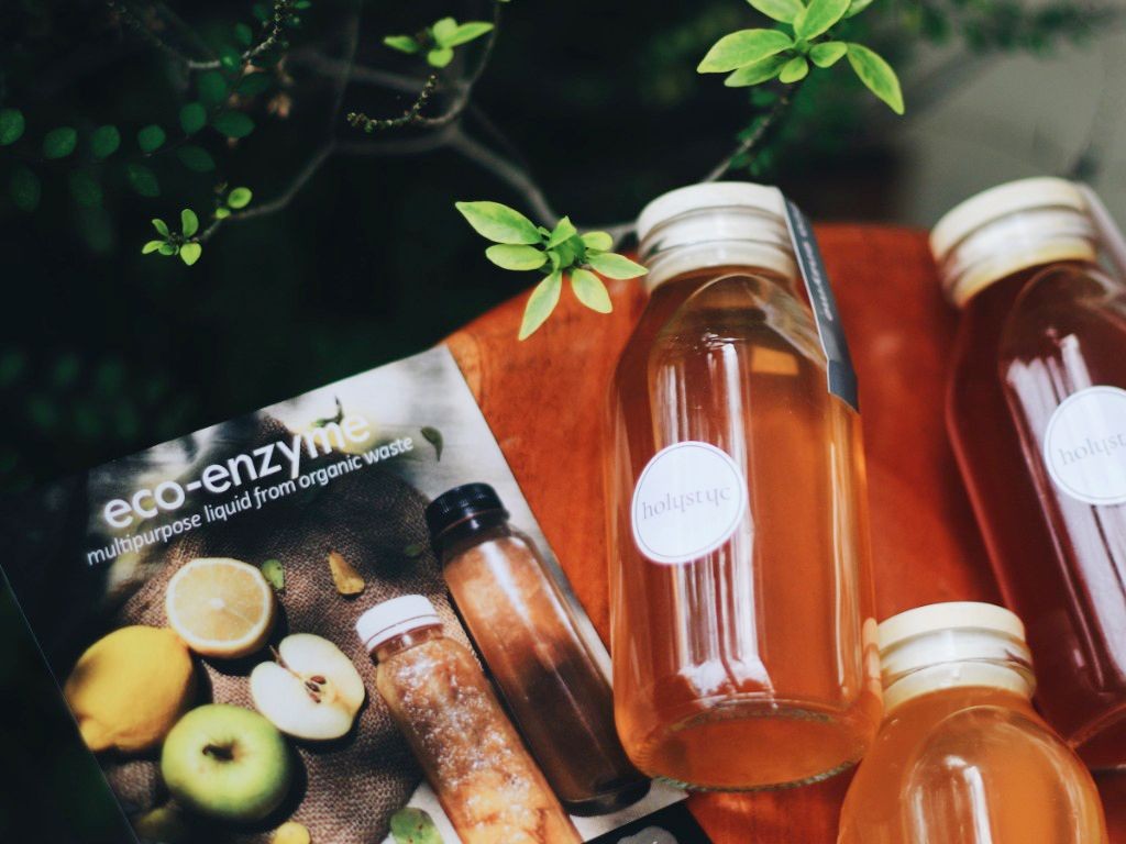 Pemprov DKI Ajak Masyarakat Olah Sampah dengan Metode "Eco Enzyme" | Tagar