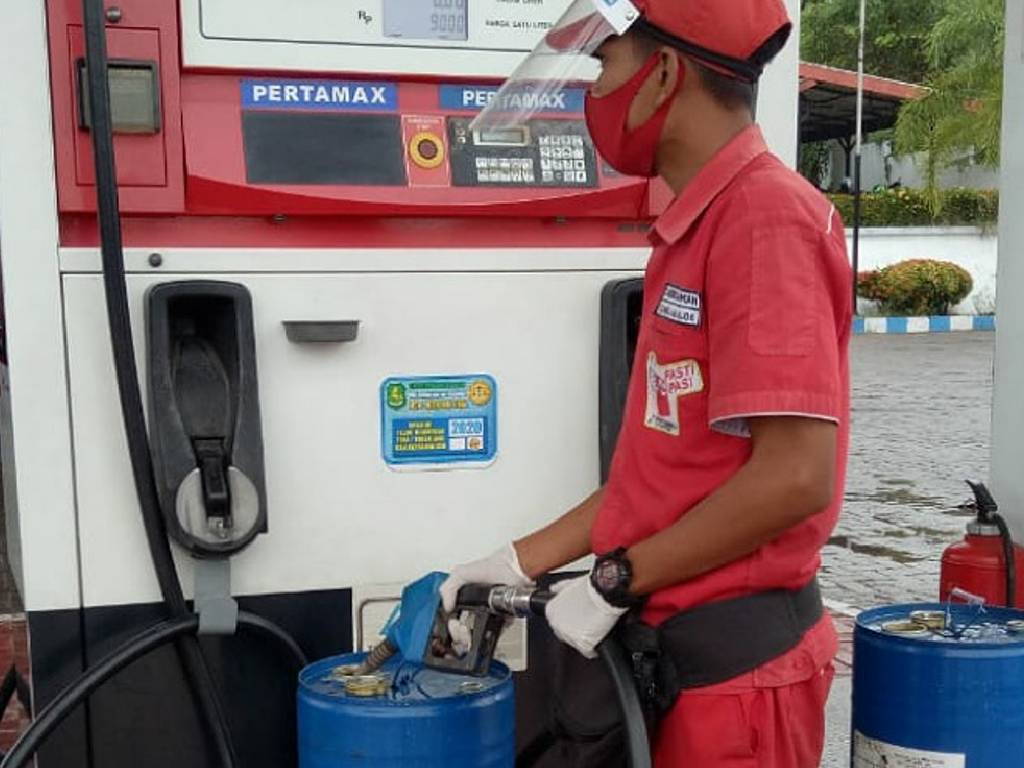 Sah! Pertamina Larang Konsumen Beli Pertalite Pakai Jeriken | Tagar
