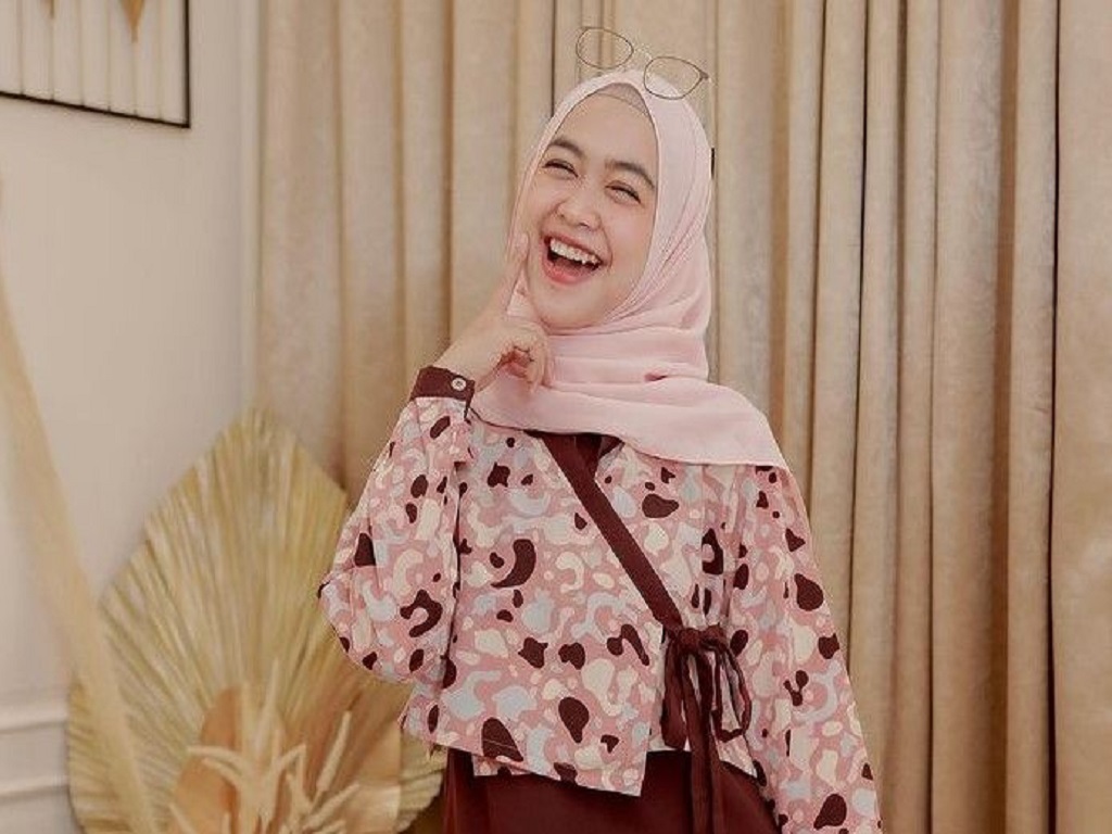 Oki Setiana Dewi Bela Ria Ricis yang Dicap YouTuber Sombong | Tagar