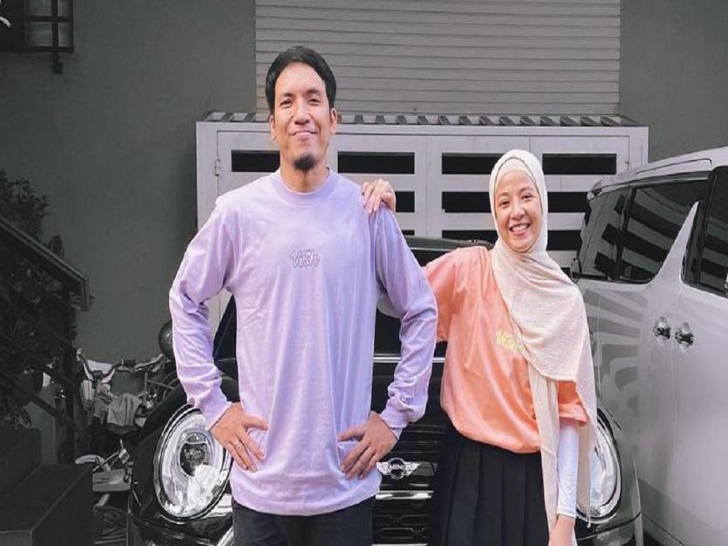 Desta Akhirnya Muncul dan Bicara Soal Kabar Perceraiannya | Tagar Desta Akhirnya Muncul dan Bicara Soal Kabar Perceraiannya | Tagar