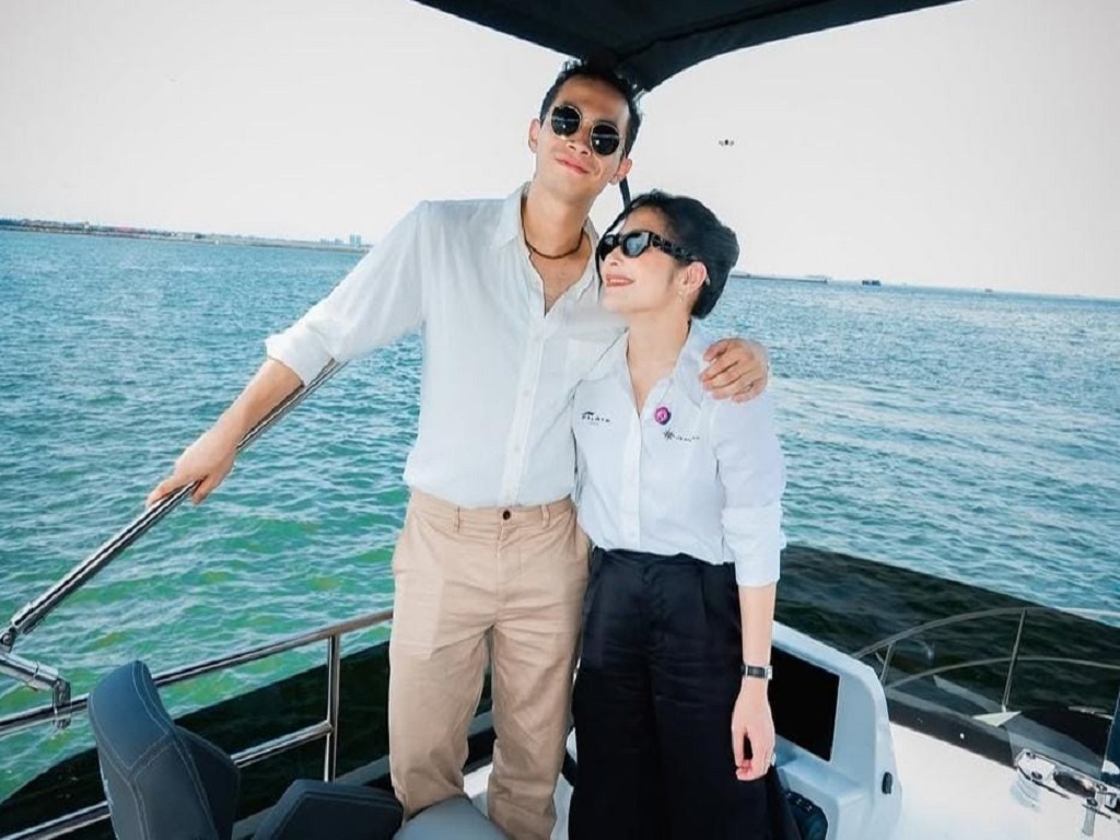 Omara Esteghlal Tak Canggung Pamer Kemesraan dengan Prilly Latuconsina | Tagar