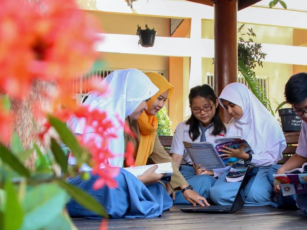 Platform Merdeka Mengajar: Gerbang Transformasi Guru dan Kunci Sukses ...