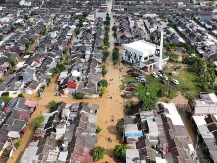 Banjir Bandang Tenggelamkan Perumahan Puri Harmoni 8, Ratusan Warga Mengungsi | Tagar