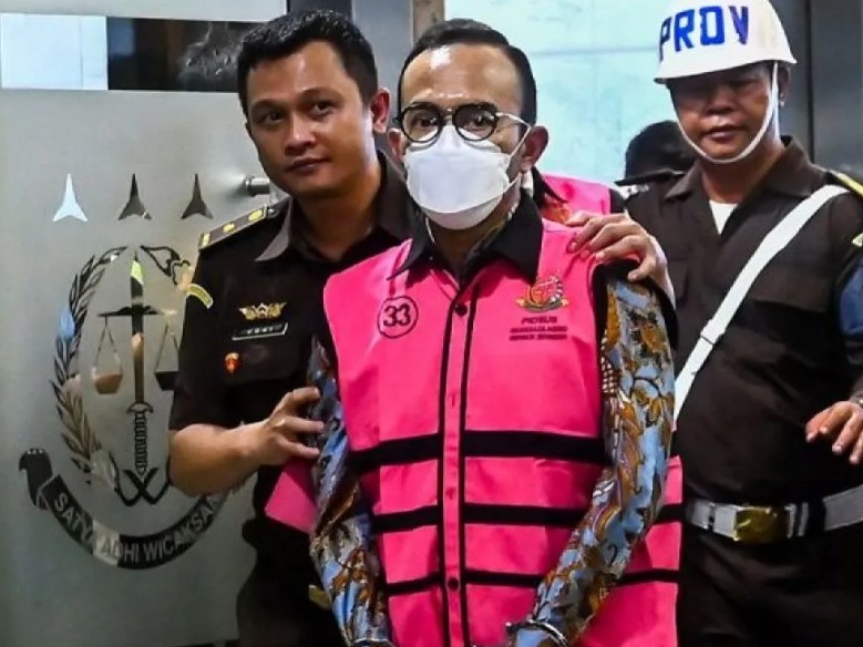 Riva Siahaan Ditetapkan Sebagai Tersangka Korupsi di Pertamina ...