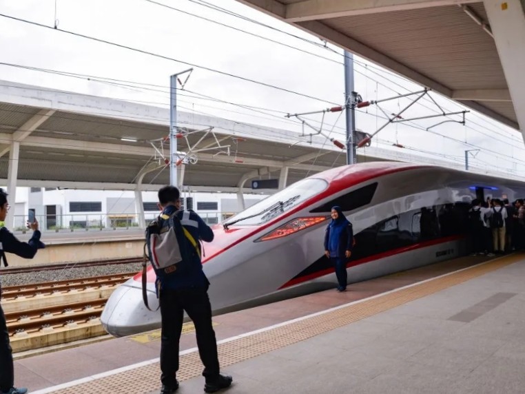 Siap Sambut Imlek dan Isra Mikraj: Whoosh Hadirkan 173 Ribu Kursi untuk Liburan Anda | Tagar